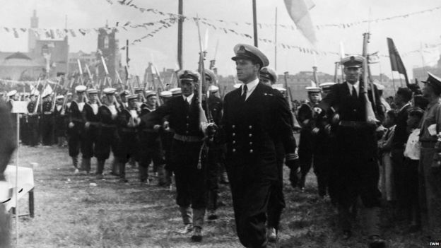 In pictures: HMS Belfast at 75 - BBC News