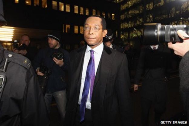 What is it like for politicians in prison? - BBC News