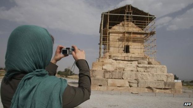 Cyrus Cylinder: How a Persian monarch inspired Jefferson - BBC News
