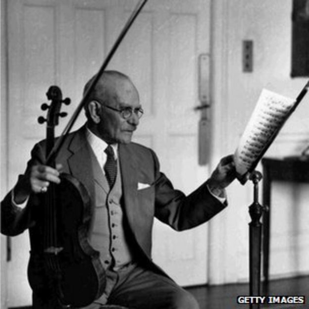 International viola competition held in Isle of Man - BBC News