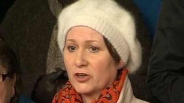 Julie Bailey: NHS campaigner suffers online abuse - BBC News
