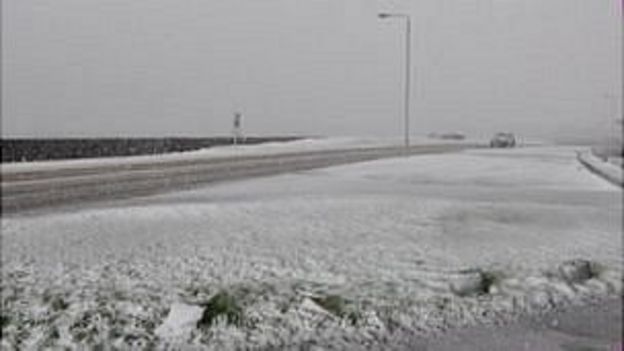 Snow cleared from 'most of Guernsey' - BBC News