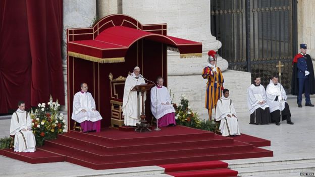 In pictures: Pope Francis celebrates inaugural Mass - BBC News