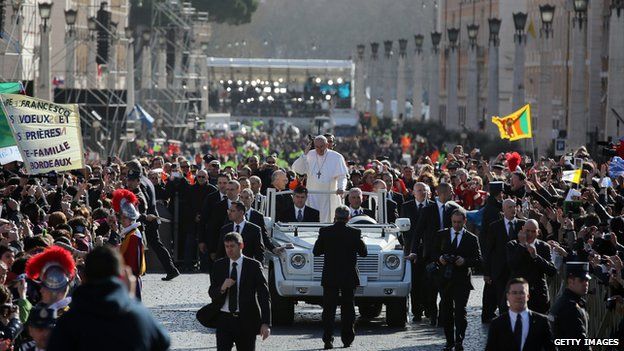 Mass points to Pope's new priorities - BBC News