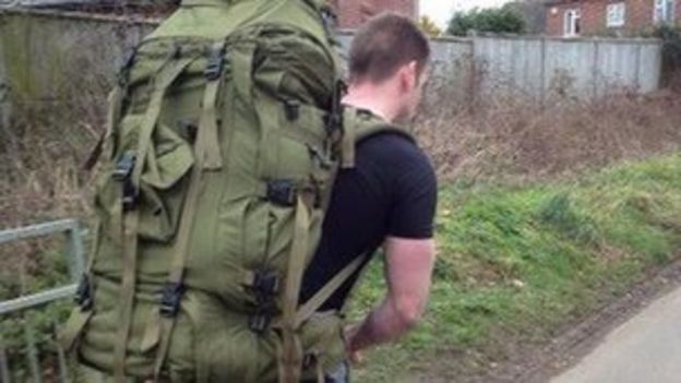 Norfolk ex-serviceman Ben Greer carries man's weight - BBC News