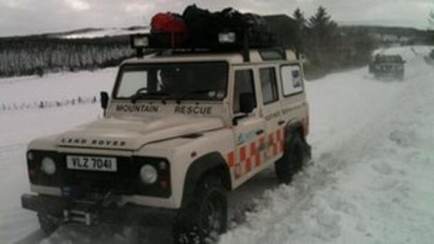 Northern Ireland rescue teams facing snow drifts up to 18ft - BBC News