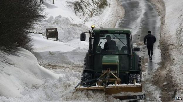 UK snow: Britons struggle after storms strike - BBC News