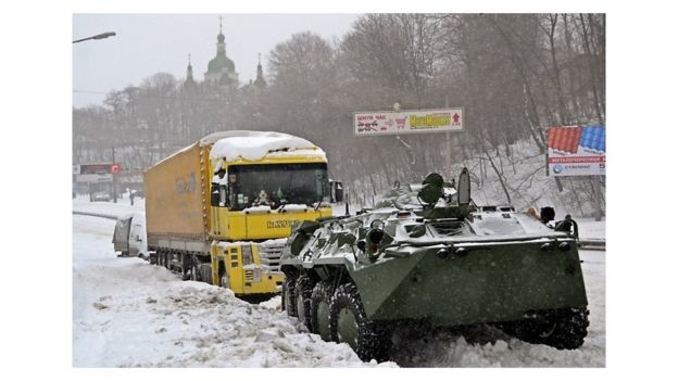 In pictures: Kiev buried in snow - BBC News