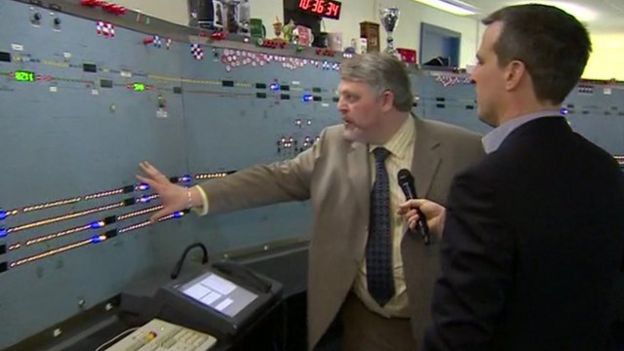 Historic railway signal box at Par to close after 144 years - BBC News