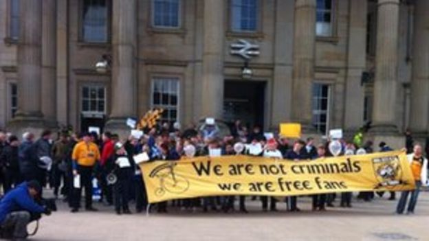 Hull City and Huddersfield Town ticketing protest peaceful - BBC News