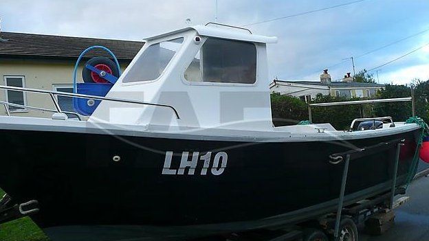 Second Appledore Instow community ferry introduced - BBC News