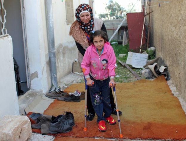 In pictures: Syria's injured refugees - BBC News