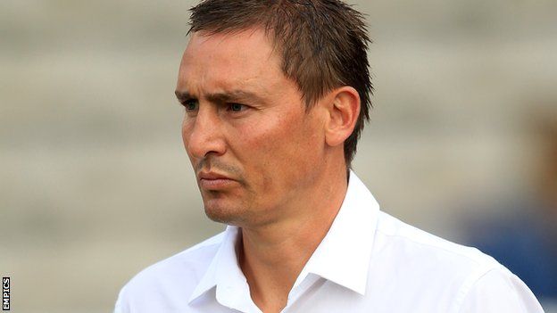 Aldershot Town: Andy Scott backs team's 'character' - BBC Sport