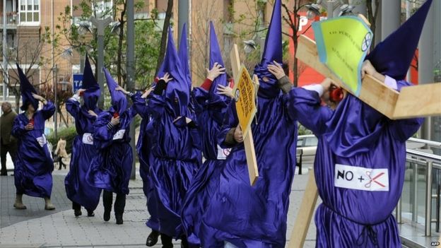 Day in pictures: 11 April 2013 - BBC News