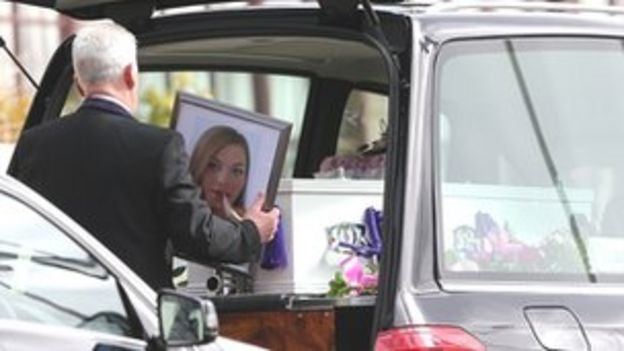Funeral held for 'dedicated mum' Jennifer Rennie - BBC News
