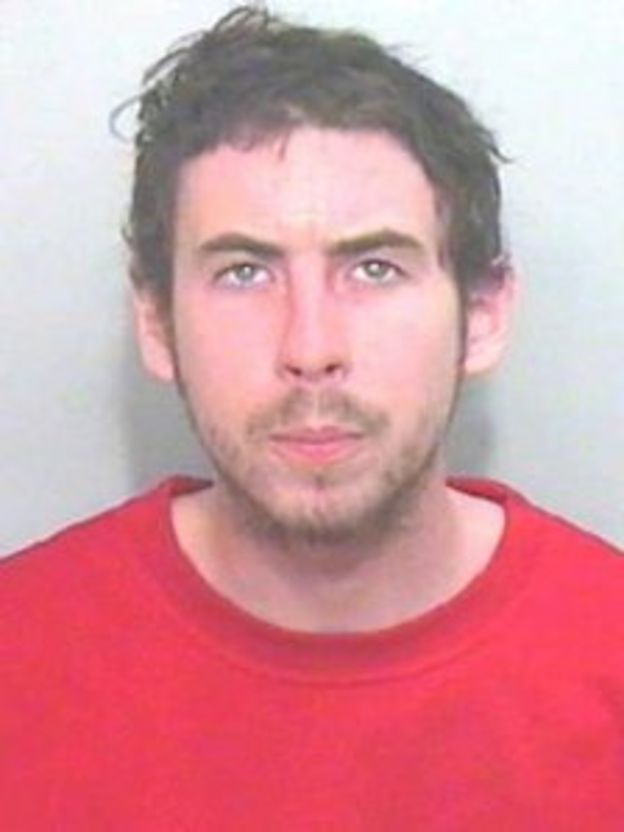 Leicester arsonist set fire to men in pub garden - BBC News