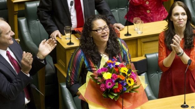 Day in pictures: 18 April 2013 - BBC News