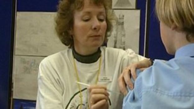 Measles jab campaign targets Teesside parents - BBC News