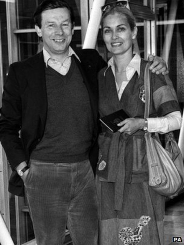 Patrick Garland, theatre producer and director, dies aged 78 - BBC News