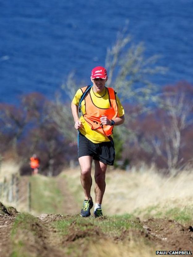 In pictures: Athletes versus horses race in Highlands - BBC News