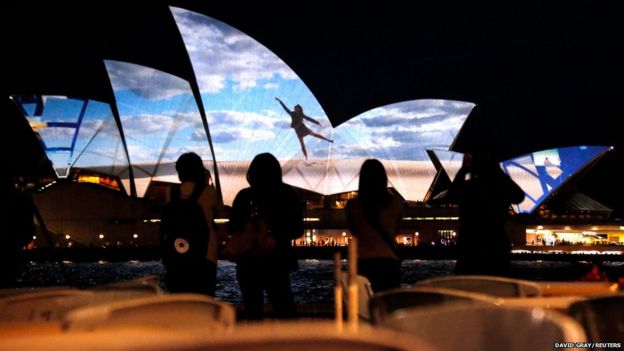 Day in pictures: 23 April 2013 - BBC News