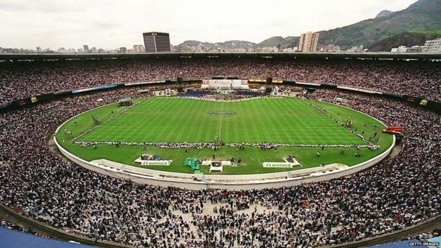 In pictures: Maracana stadium reopens - BBC News