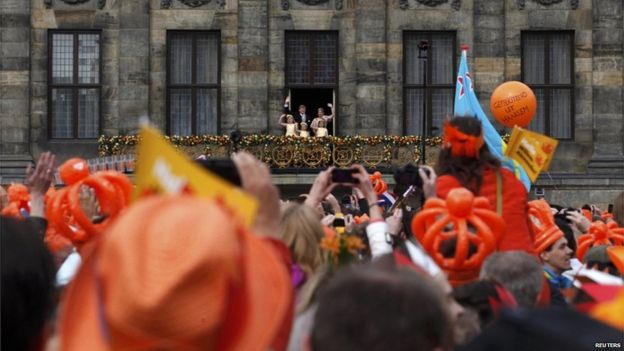 In pictures: Netherlands' new king sworn in - BBC News