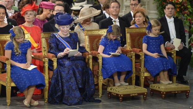 In pictures: Netherlands' new king sworn in - BBC News