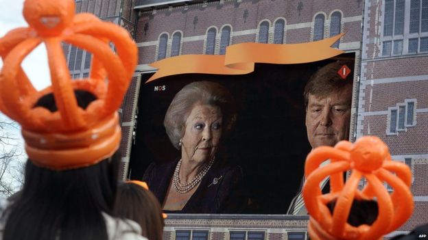 In pictures: Netherlands' new king sworn in - BBC News