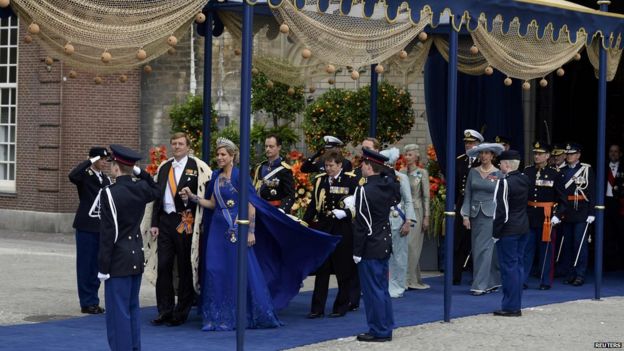 In pictures: Netherlands' new king sworn in - BBC News
