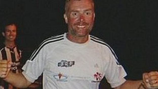 Charity runner Mark Allison to take on Australian outback - BBC News