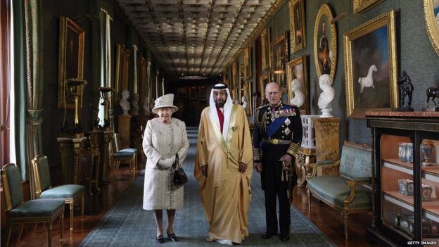 In pictures: Queen greets UAE president - BBC News