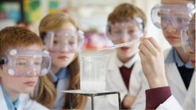 'Poorest pupils miss out on practical science lessons' - BBC News