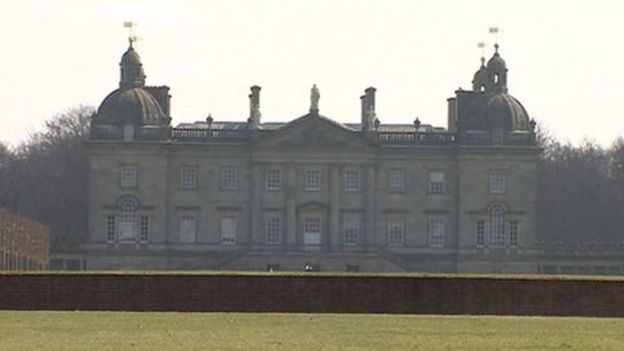 Houghton Hall exhibition: Old masters return after 234 years - BBC News
