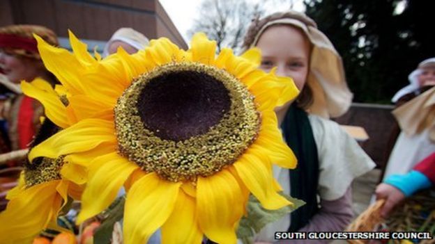 Human nativity scene record broken at Clifton Cathedral - BBC News