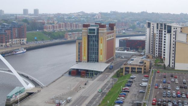 Roof of the Sage in Gateshead offers spectacular views - BBC News