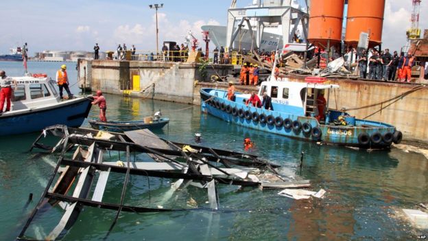 In pictures: Italy ship crash - BBC News