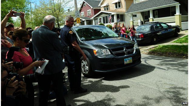 Cleveland abductions: Do white victims get more attention? - BBC News