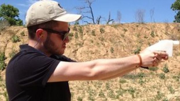 Downloads for 3D-printed Liberator gun reach 100,000 - BBC News