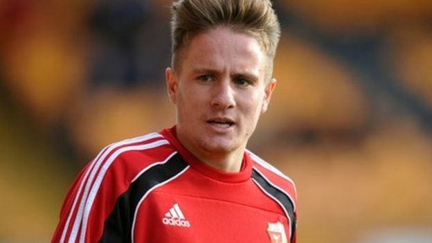 Simon Ferry: Portsmouth sign former Swindon midfielder - BBC Sport
