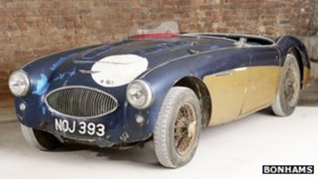 Sports car creator Donald Healey remembered in Perranporth - BBC News