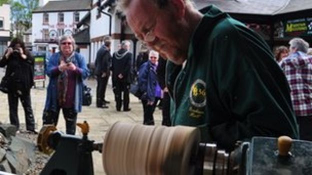 Isle of Man art trail showcases 46 island artists - BBC News