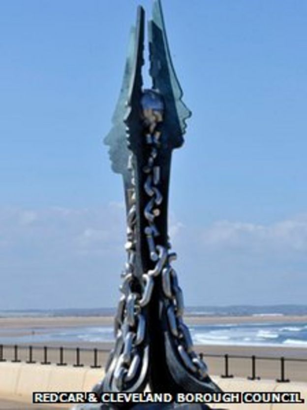 Redcar artwork celebrates town's steelmaking history - BBC News