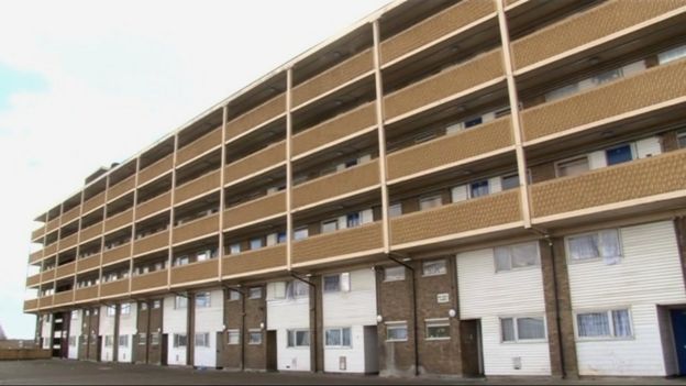 'Momentous day' for Luton's regenerated Marsh Farm estate - BBC News