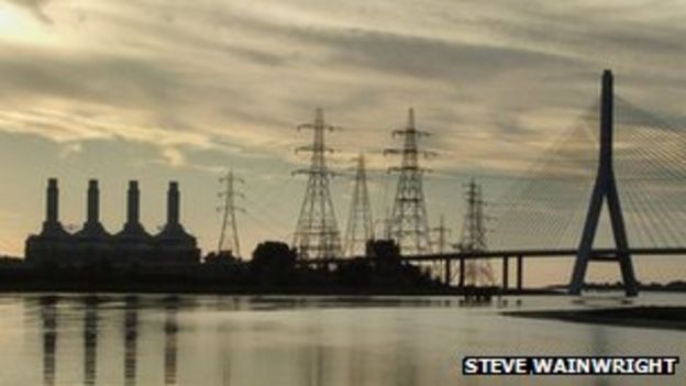 Deeside break-in cuts power to 3,000 homes - BBC News