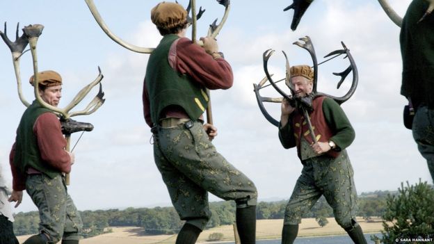 In pictures: A journey through the English ritual year - BBC News