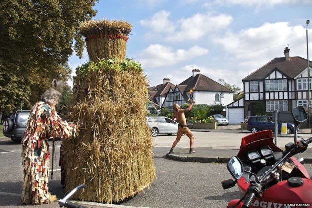 In pictures: A journey through the English ritual year - BBC News