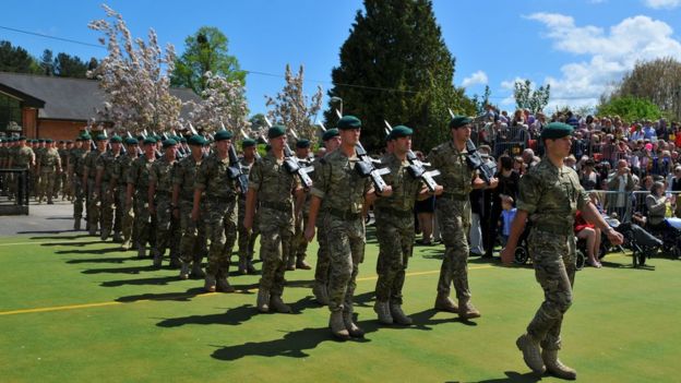 In pictures: 40 Commando medals ceremony - BBC News