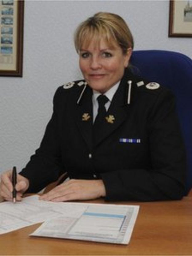 Colette Paul named as new Bedfordshire Police chief - BBC News