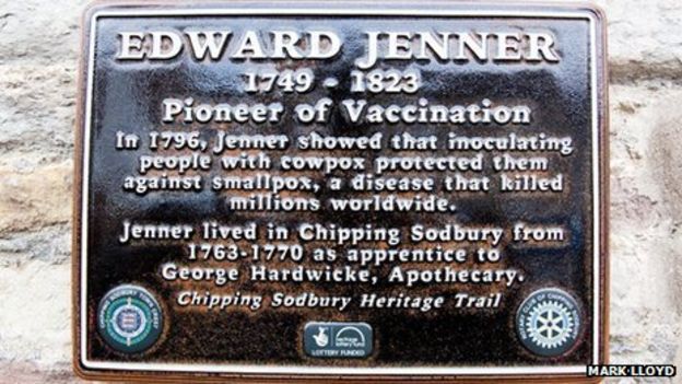 Dr Edward Jenner commemorative plaque unveiled - BBC News